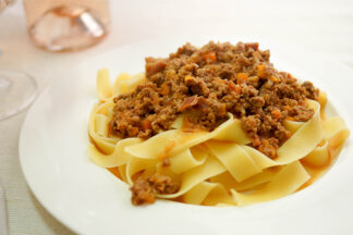 Tagliatelle al Ragù mit Kalbshackfleisch | Rezept | Elle Republic