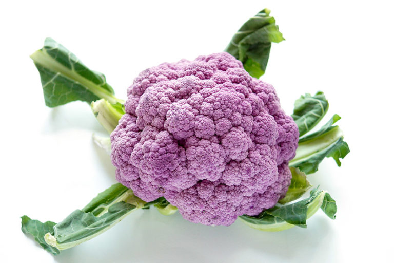 Lila Blumenkohl-Salat mit Zitronendressing Rezept | Elle Republic