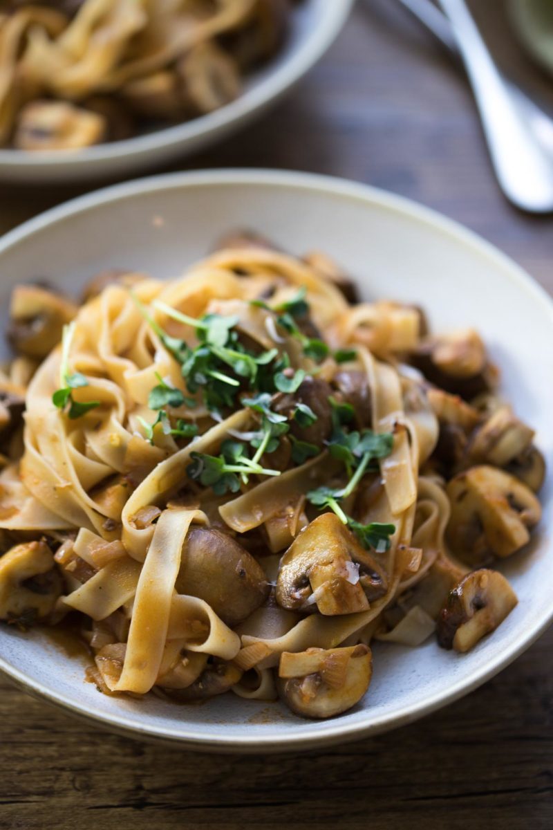 Tagliatelle Pasta with Mushrooms and Thyme Sauce | Elle Republic