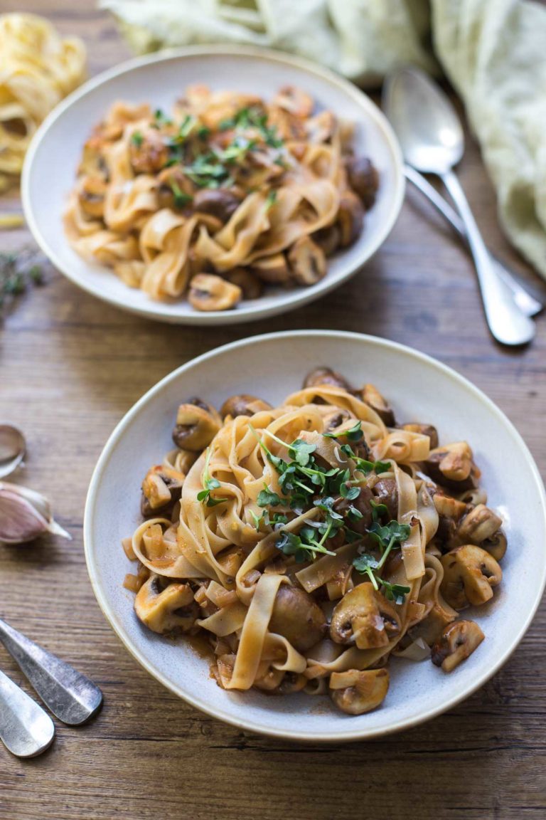 Tagliatelle Pasta with Mushrooms and Thyme Sauce | Elle Republic